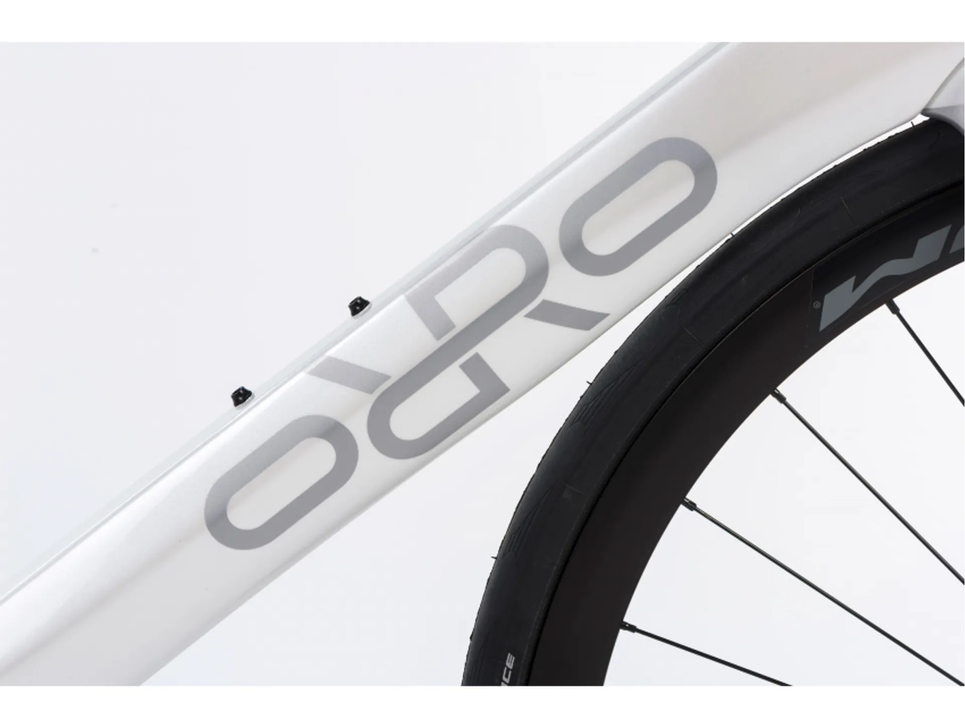 Orro Venturi Evo 12 Speed 105 Hydro 2024 Carbon Road Bike - White